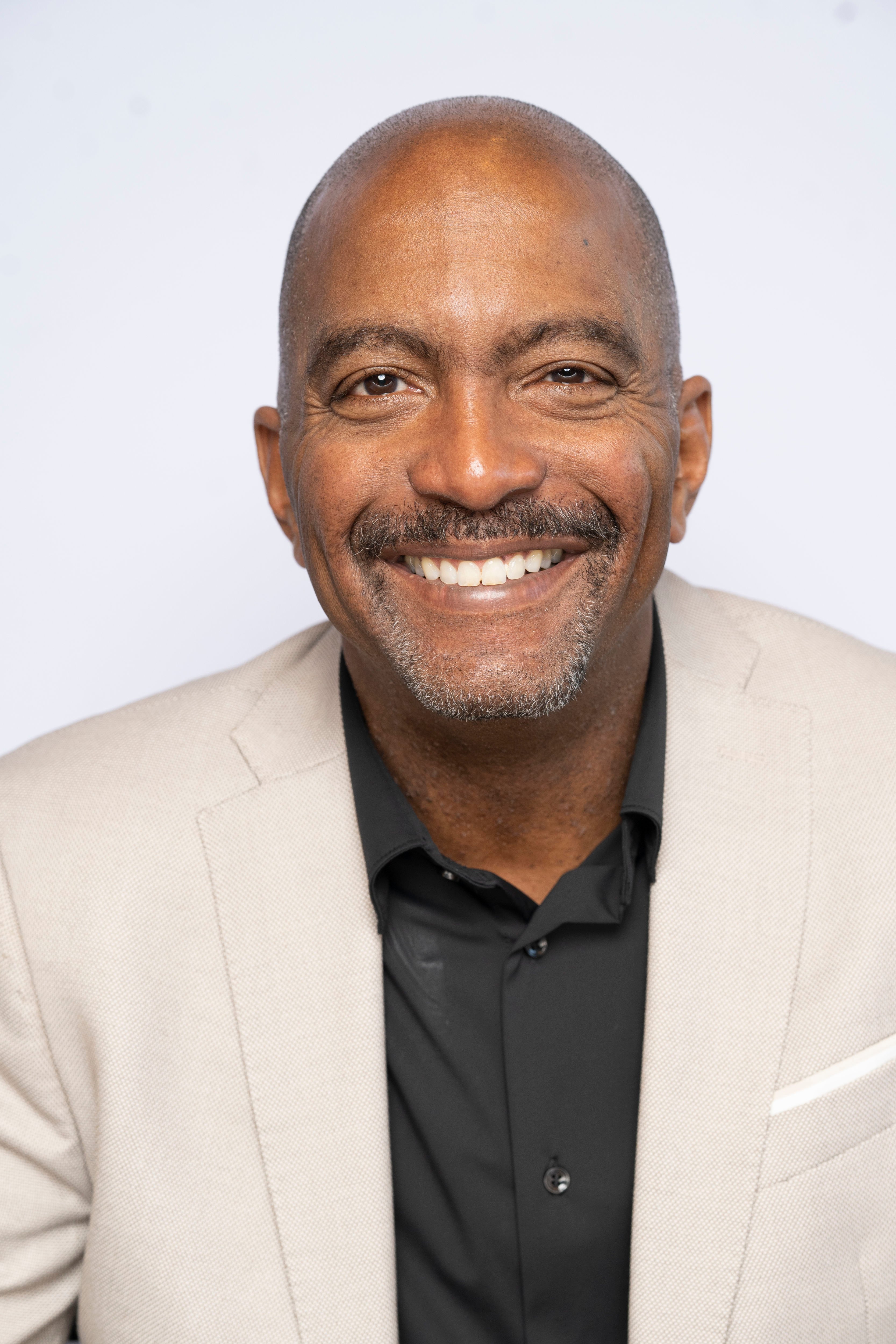 CompIntelligence Announces Canadian Operation